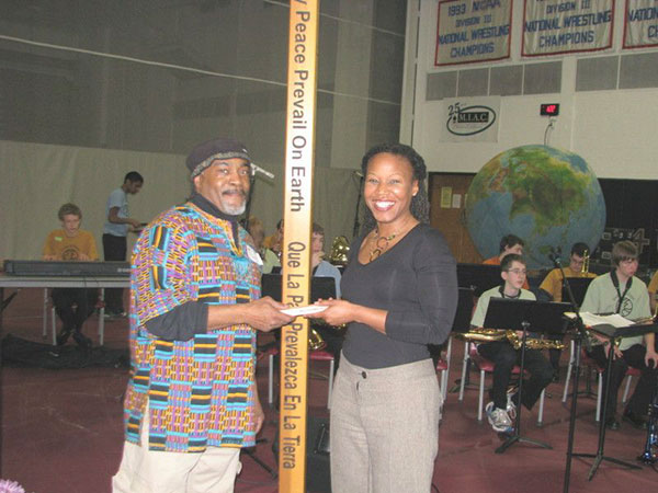 The ‘Bubbles Man’ Leaves Legacy of Peace - Mevlin Giles, Minnesota, USA ...